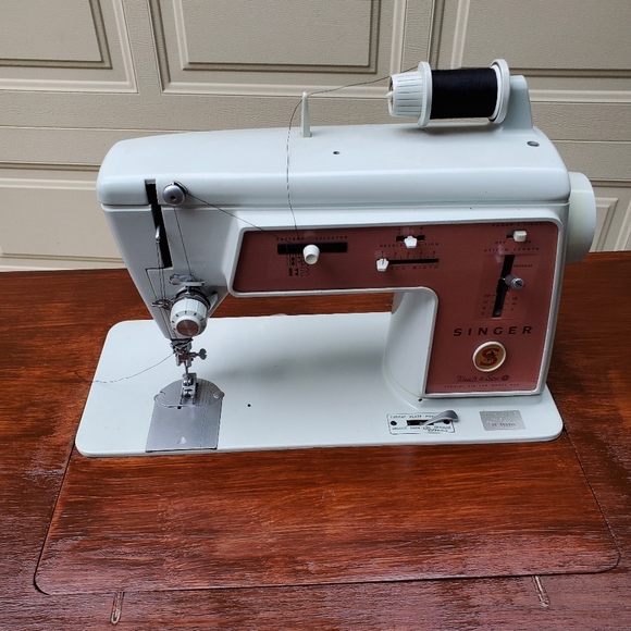 Singer | Other | Vintage Pink Singer Sewing Machine With Zig Zag | Poshmark